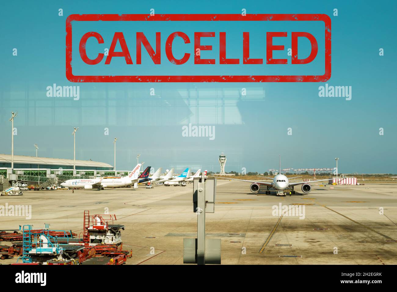 Flight cancelled hi-res stock photography and images - Alamy