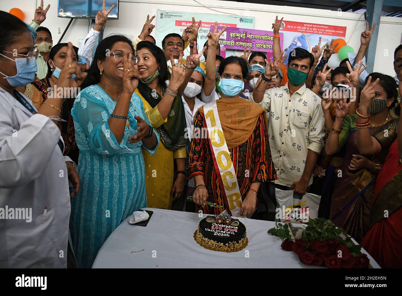 Mumbai, India. 21st Oct, 2021. Healthcare workers celebrating making ...