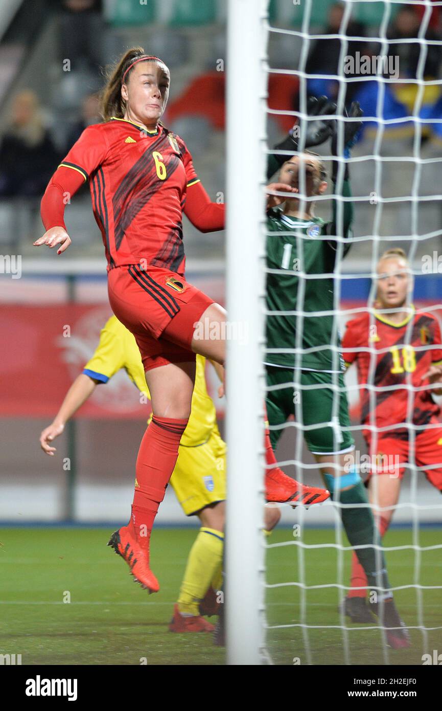 Womenseuro hi-res stock photography and images - Alamy