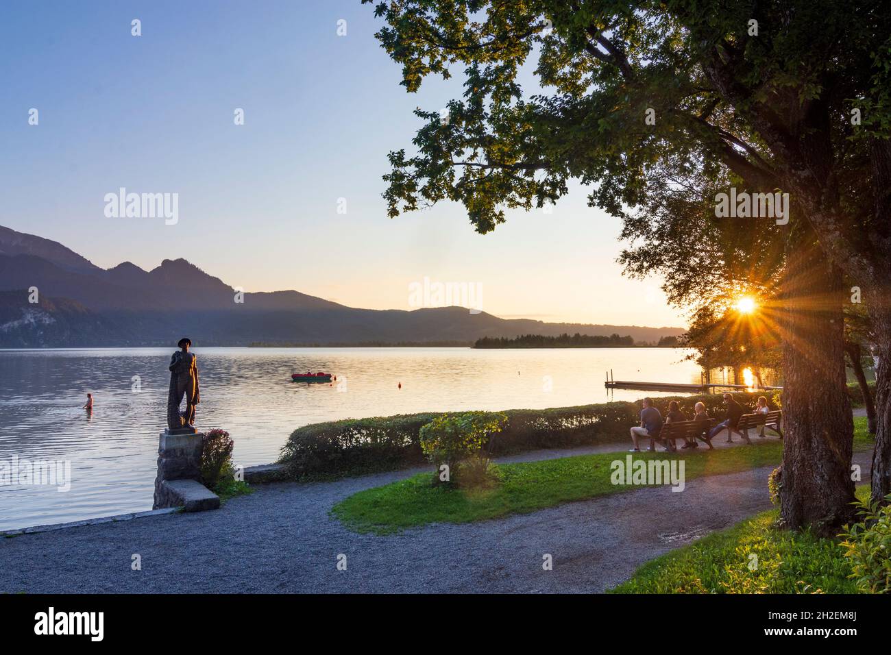 Kochel am See: Kochelsee (Lake Kochel), sunset, Fisherman statue in Oberbayern, Upper Bavaria ...