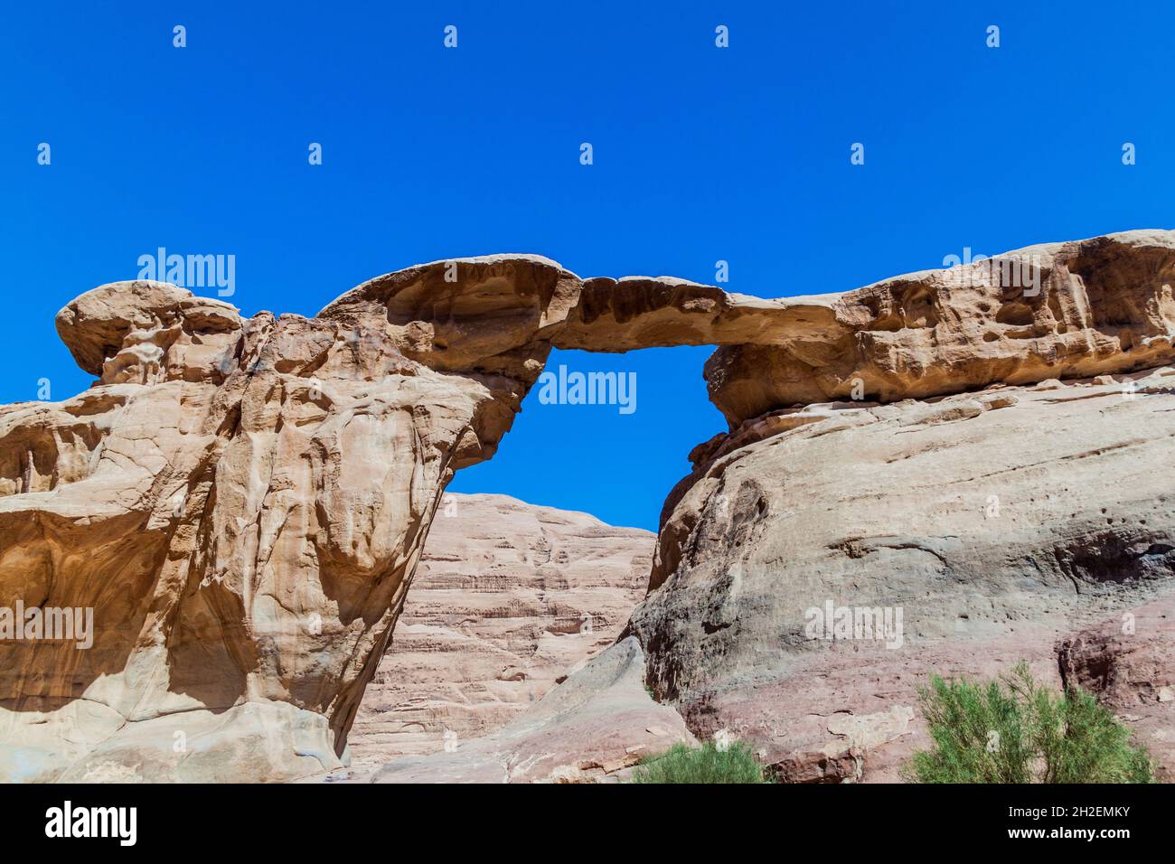 Burdah rock bridge in Wadi Rum desert, Jordan Stock Photo - Alamy