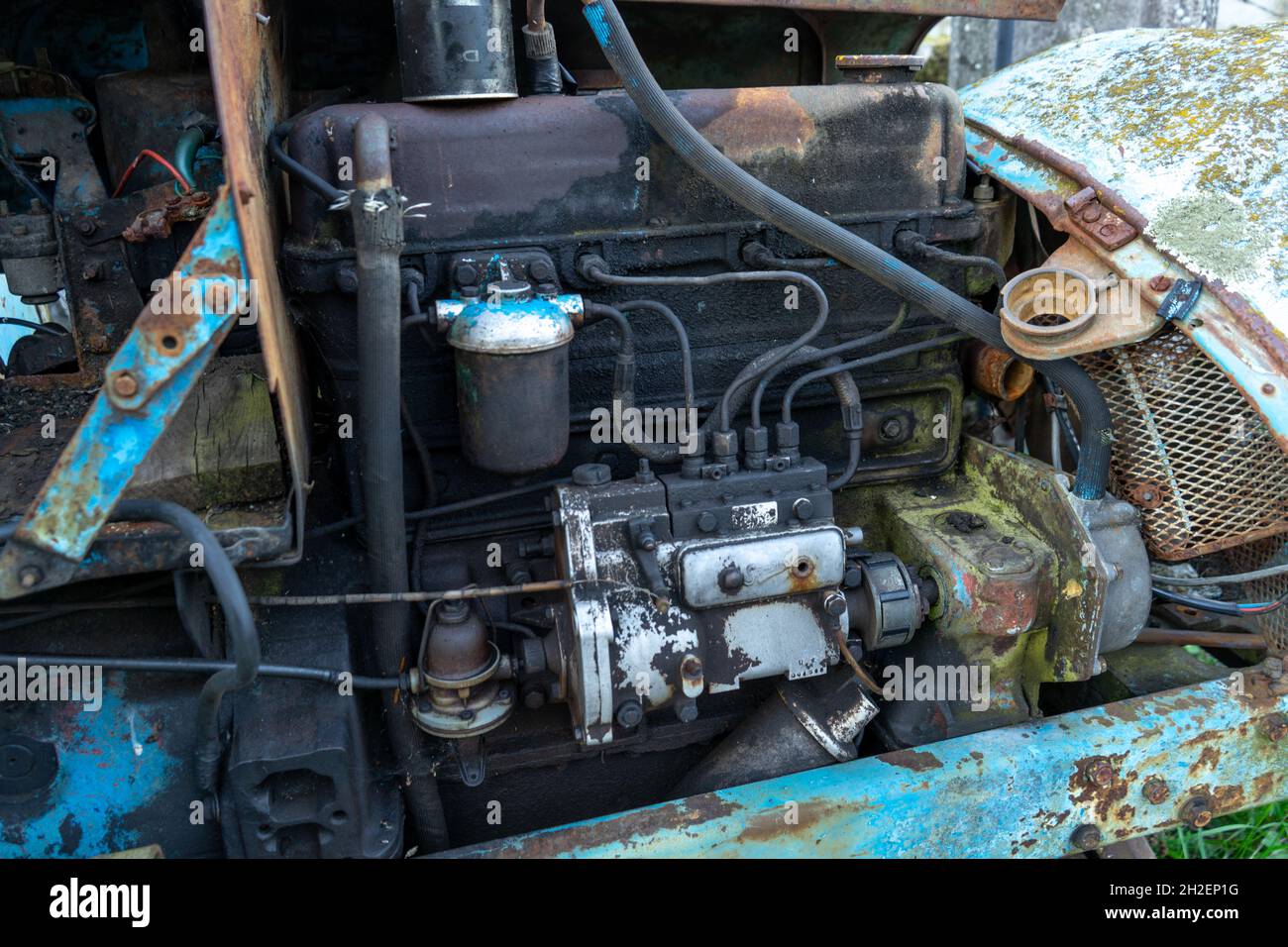 diesel engine of an old tractor Stock Photo - Alamy