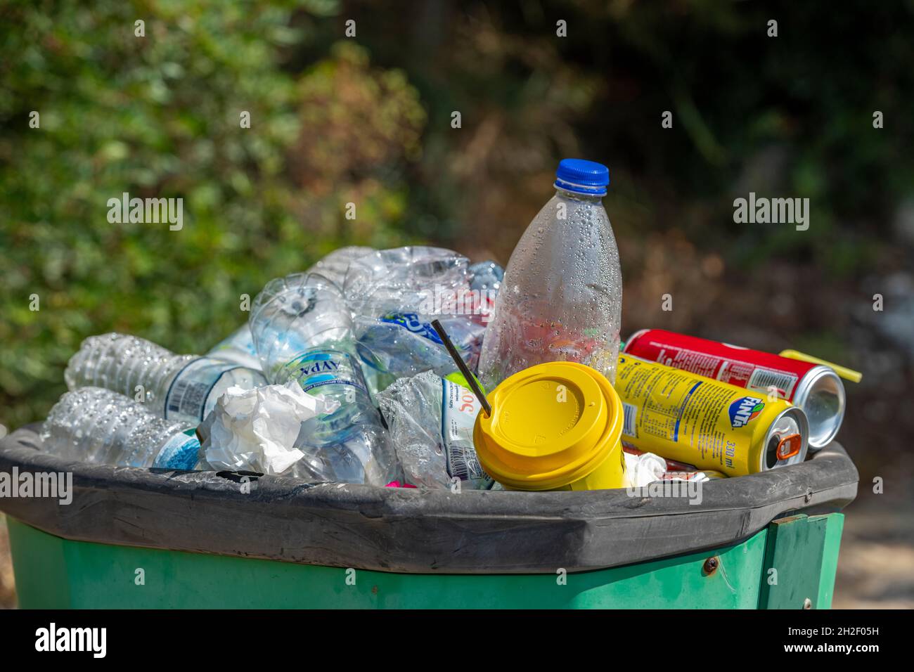 overflowing recycling bin full of plastic bottles and aluminium cans ... overflowing recycling bin full of plastic bottles and aluminium cans ...