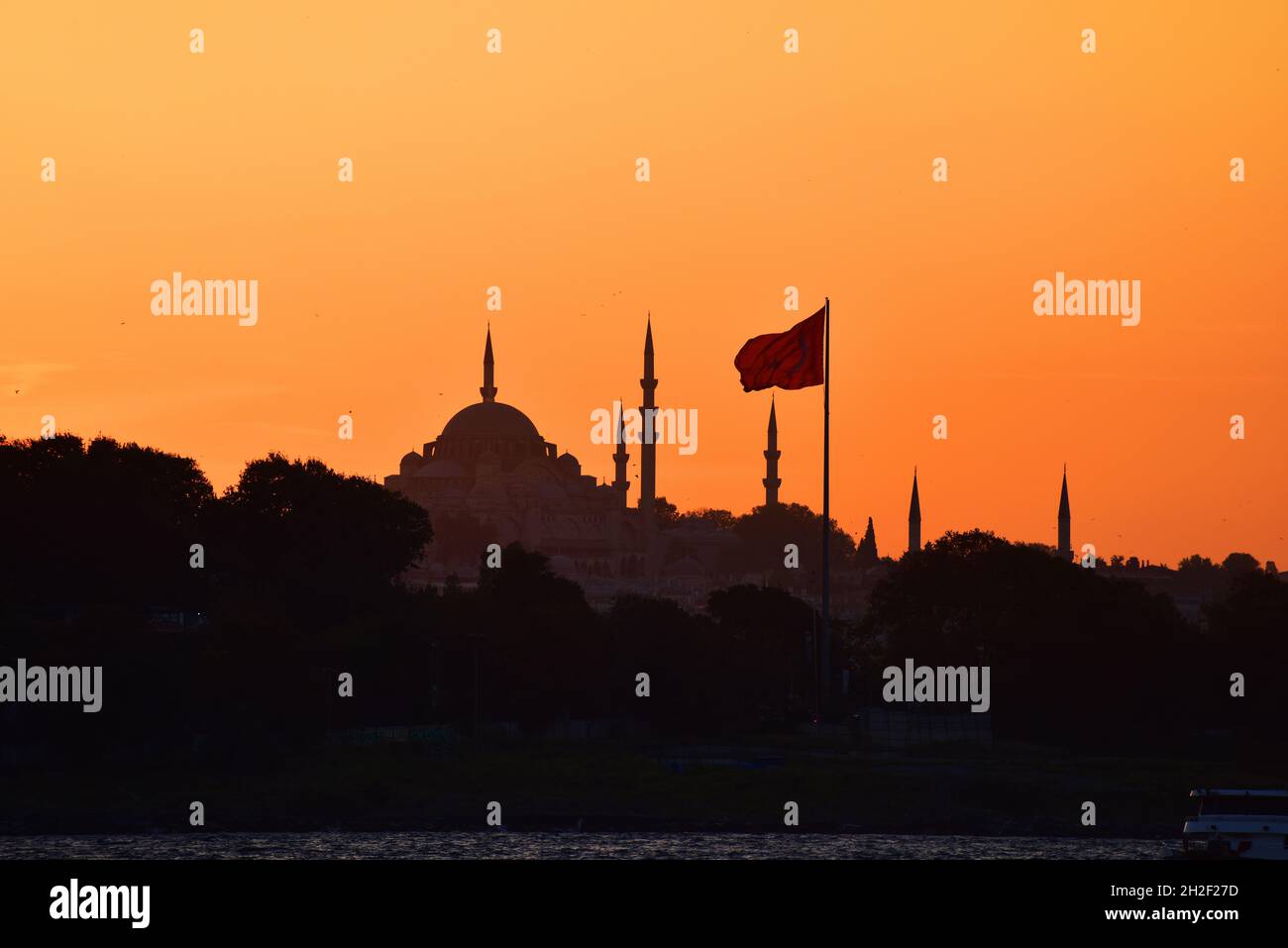 Turkey flag sunset hi-res stock photography and images - Alamy