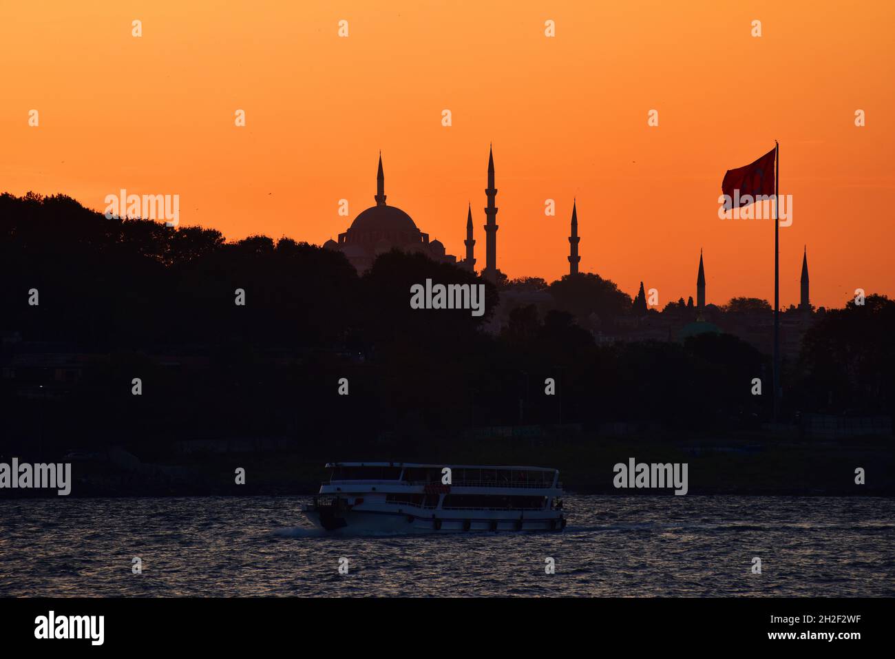Turkey flag sunset hi-res stock photography and images - Alamy