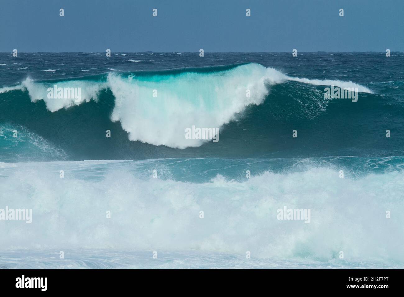 Cresting waves hi-res stock photography and images - Alamy