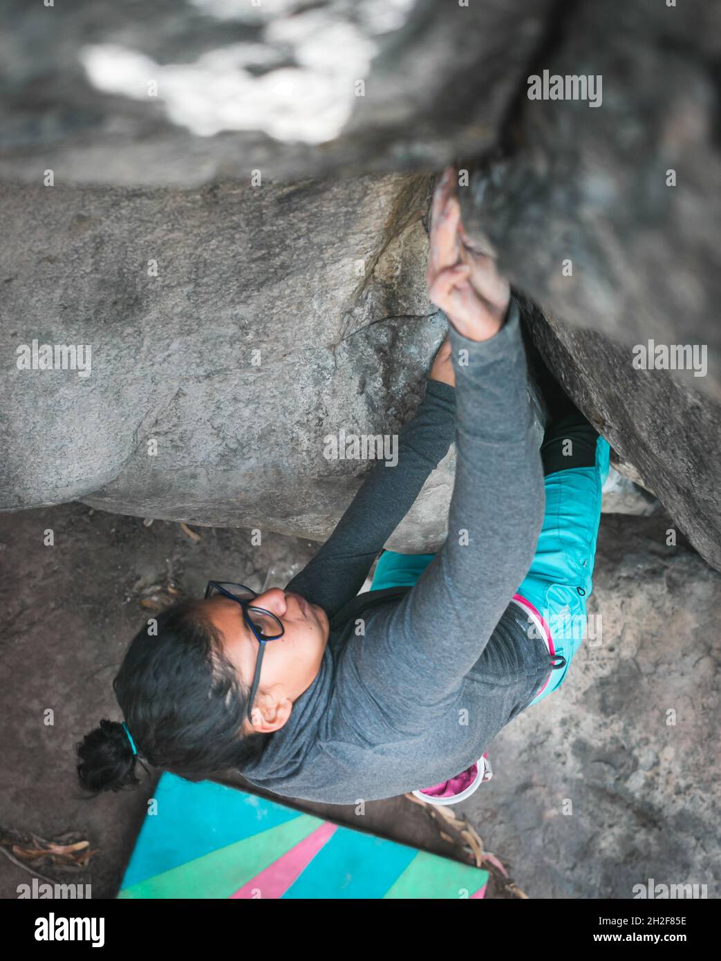 Female rock climber rock face hi-res stock photography and images - Alamy