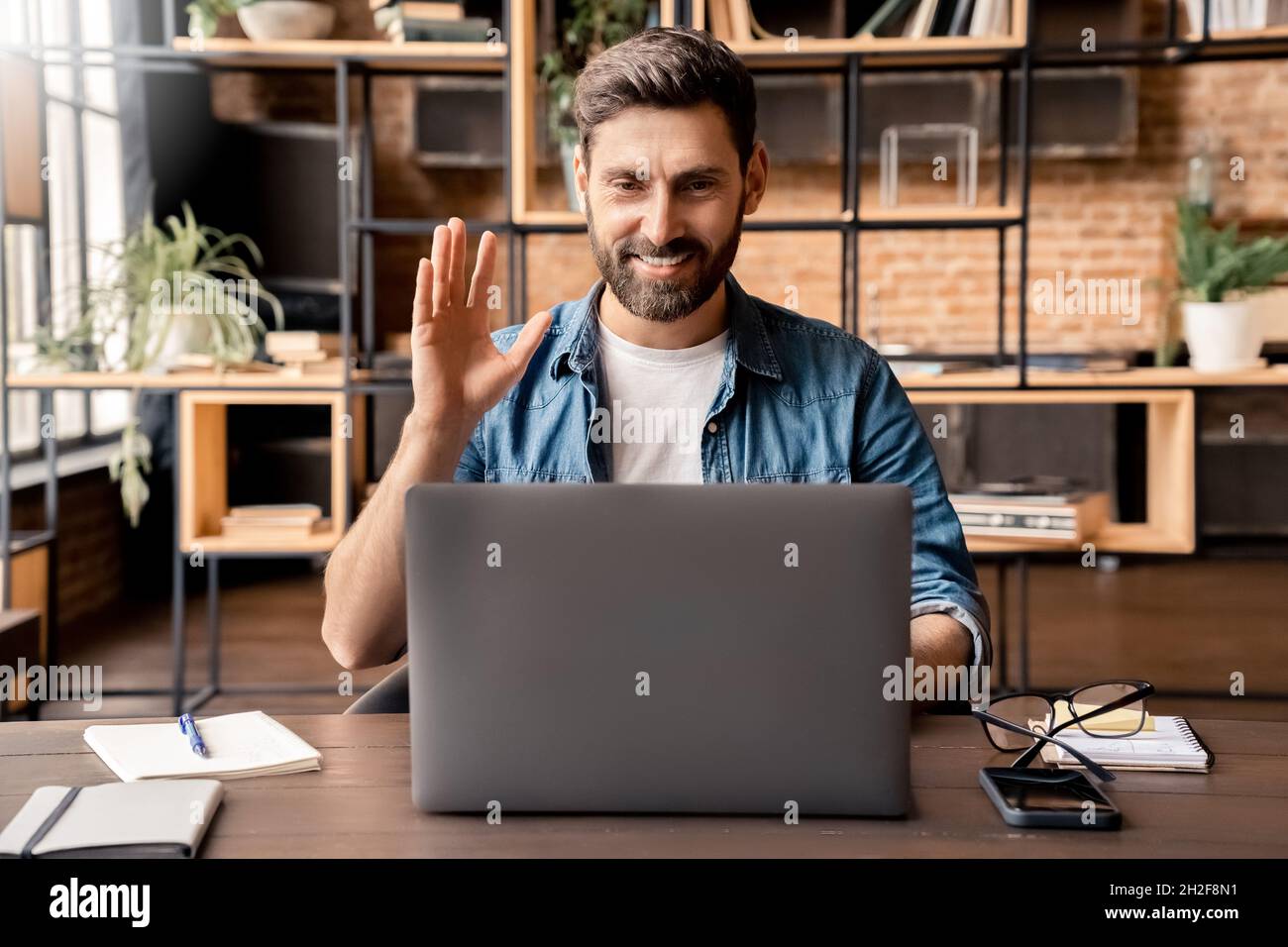 Video conference camera hi-res stock photography and images - Alamy