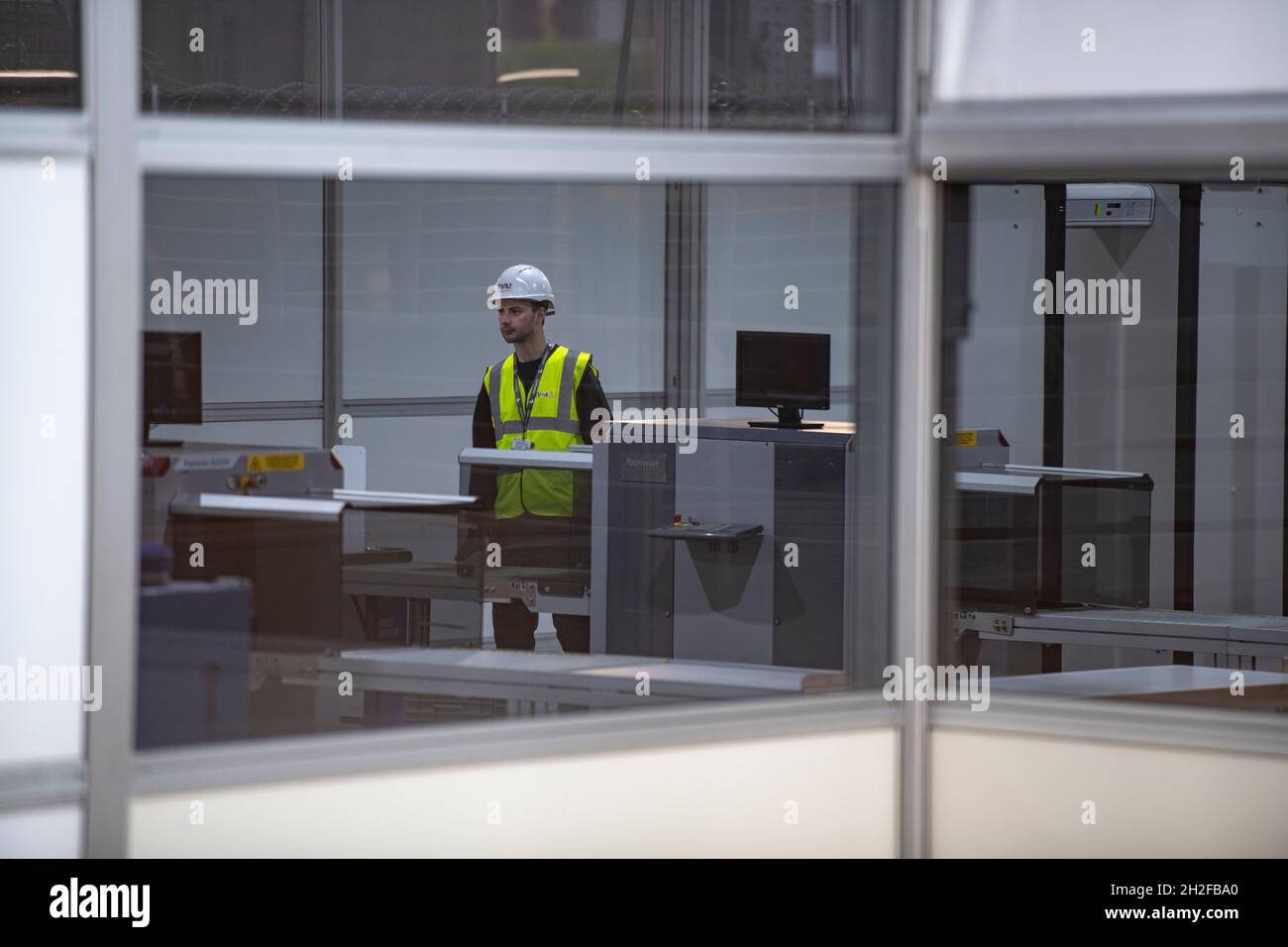 Scurity scanning x ray x ray scan area cop26 hi-res stock photography ...