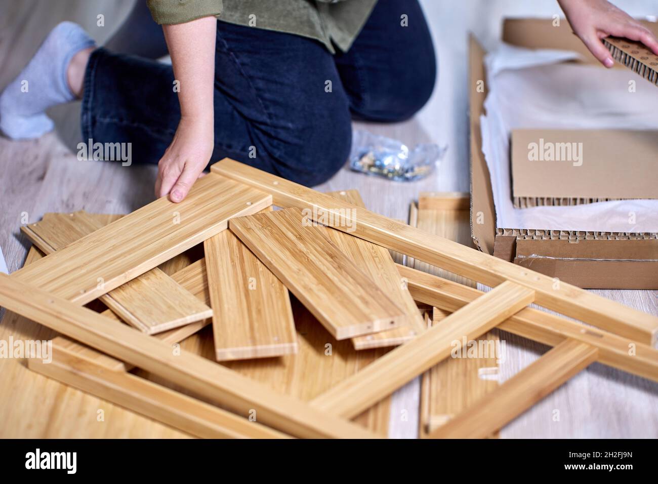 Assembling flatpack hi-res stock photography and images - Alamy