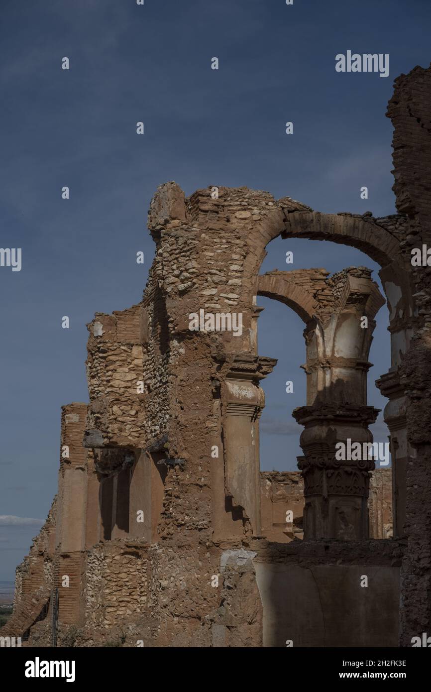 Ruined building arch hi-res stock photography and images - Alamy