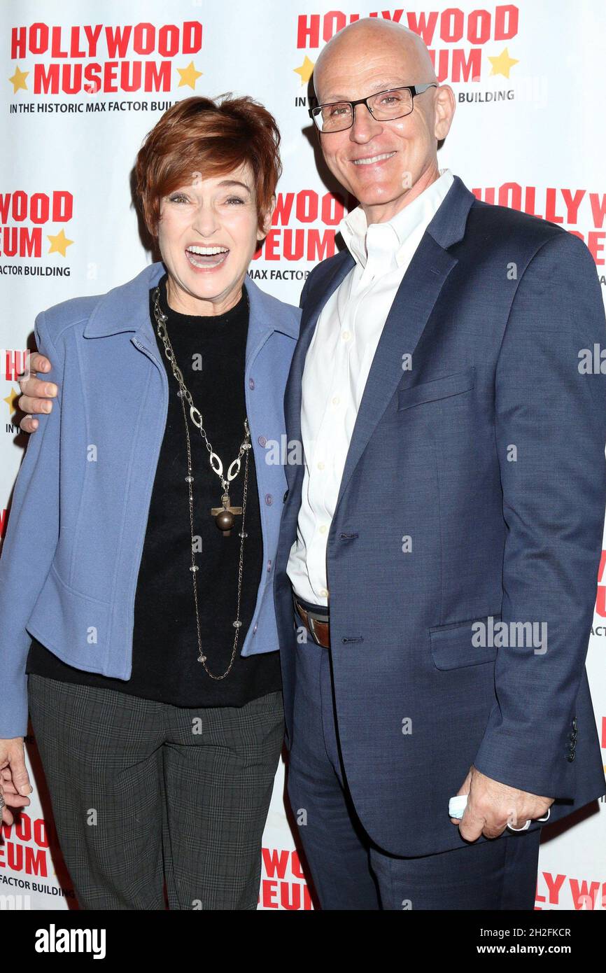 Los Angeles, CA. 20th Oct, 2021. Carolyn Hennesy, Ray Proscia at ...