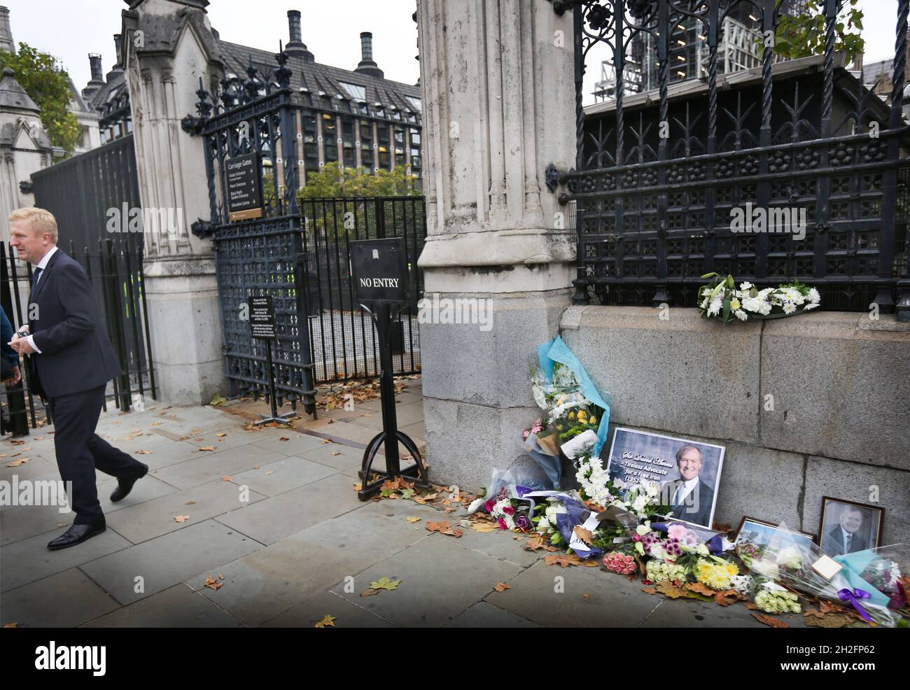 London, UK. 19th Oct, 2021. Conservative MP, Oliver Dowden leaves ...