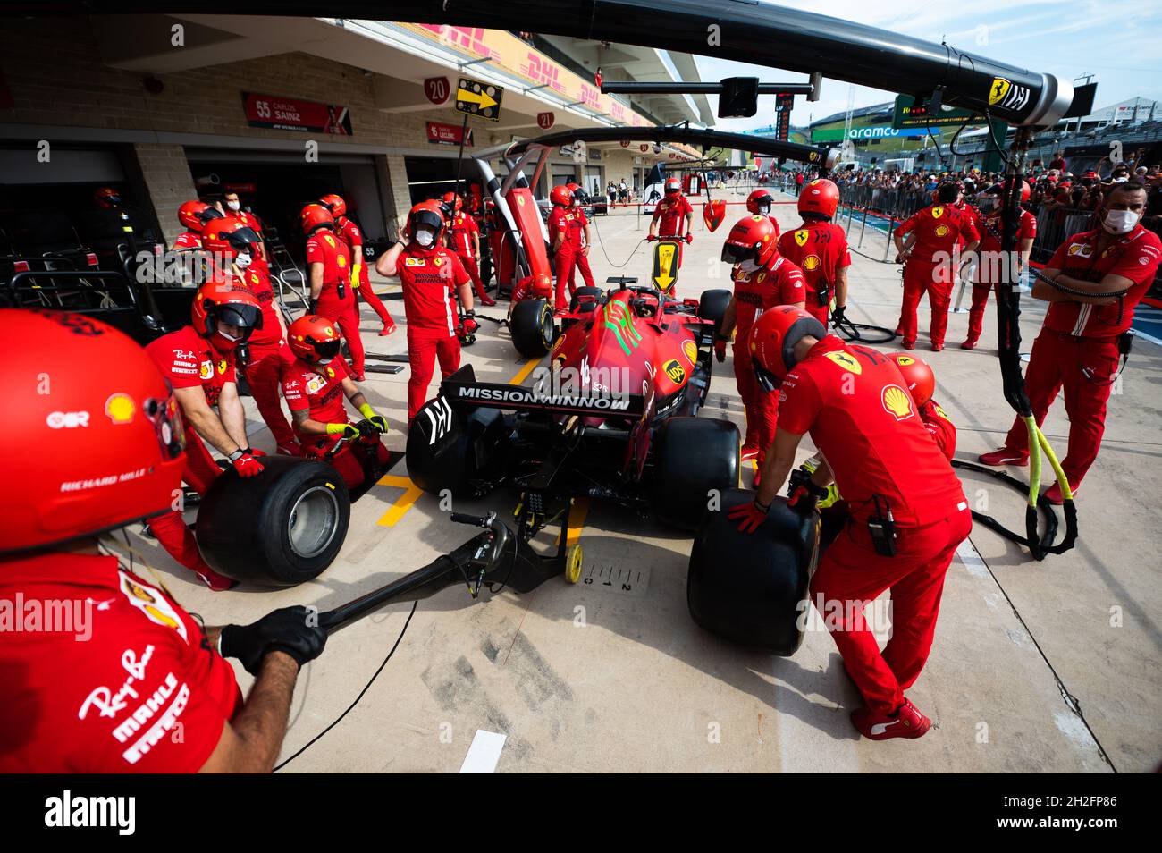 Austin, Texas, USA, 21.10.2021. Ferrari practices a pit stop. 21.10. ...