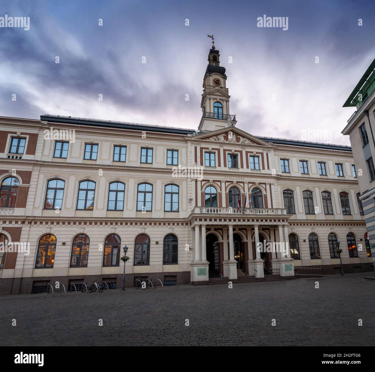Riga city hall hi-res stock photography and images - Alamy