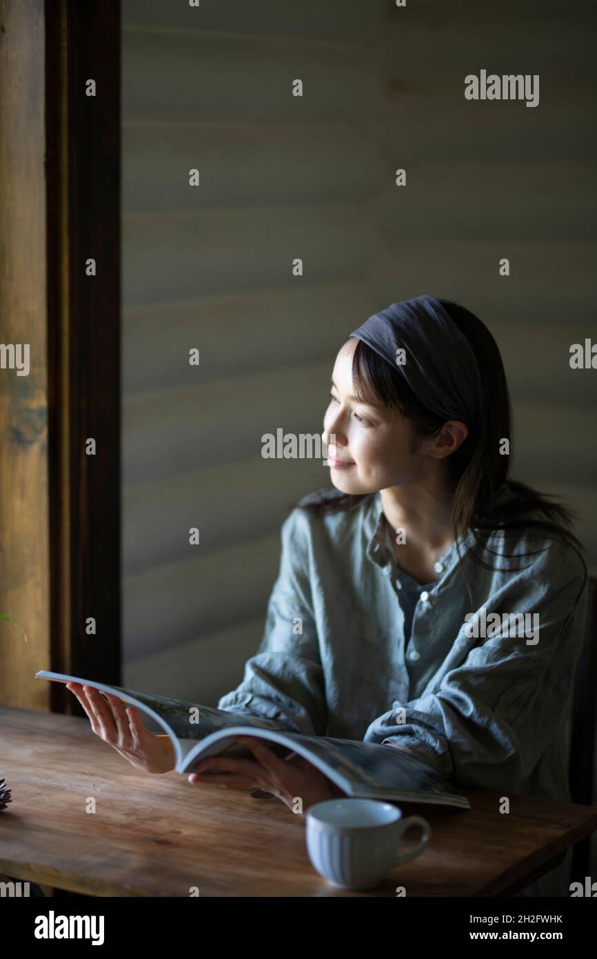 Woman Reading Magazine Stock Photo - Alamy