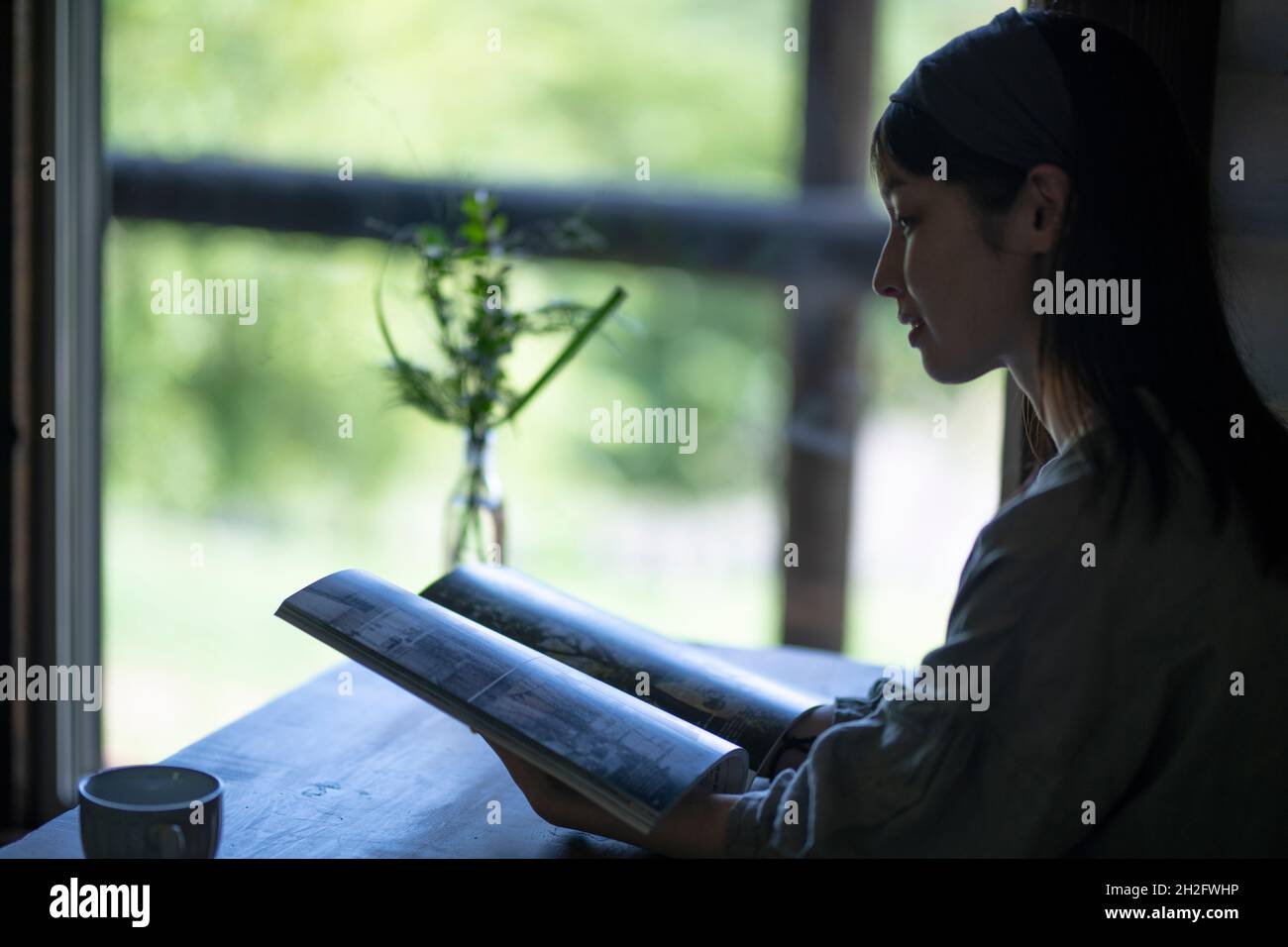 Woman Reading Magazine Stock Photo - Alamy