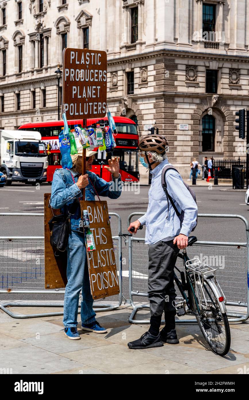 Plastic signs hi-res stock photography and images - Alamy