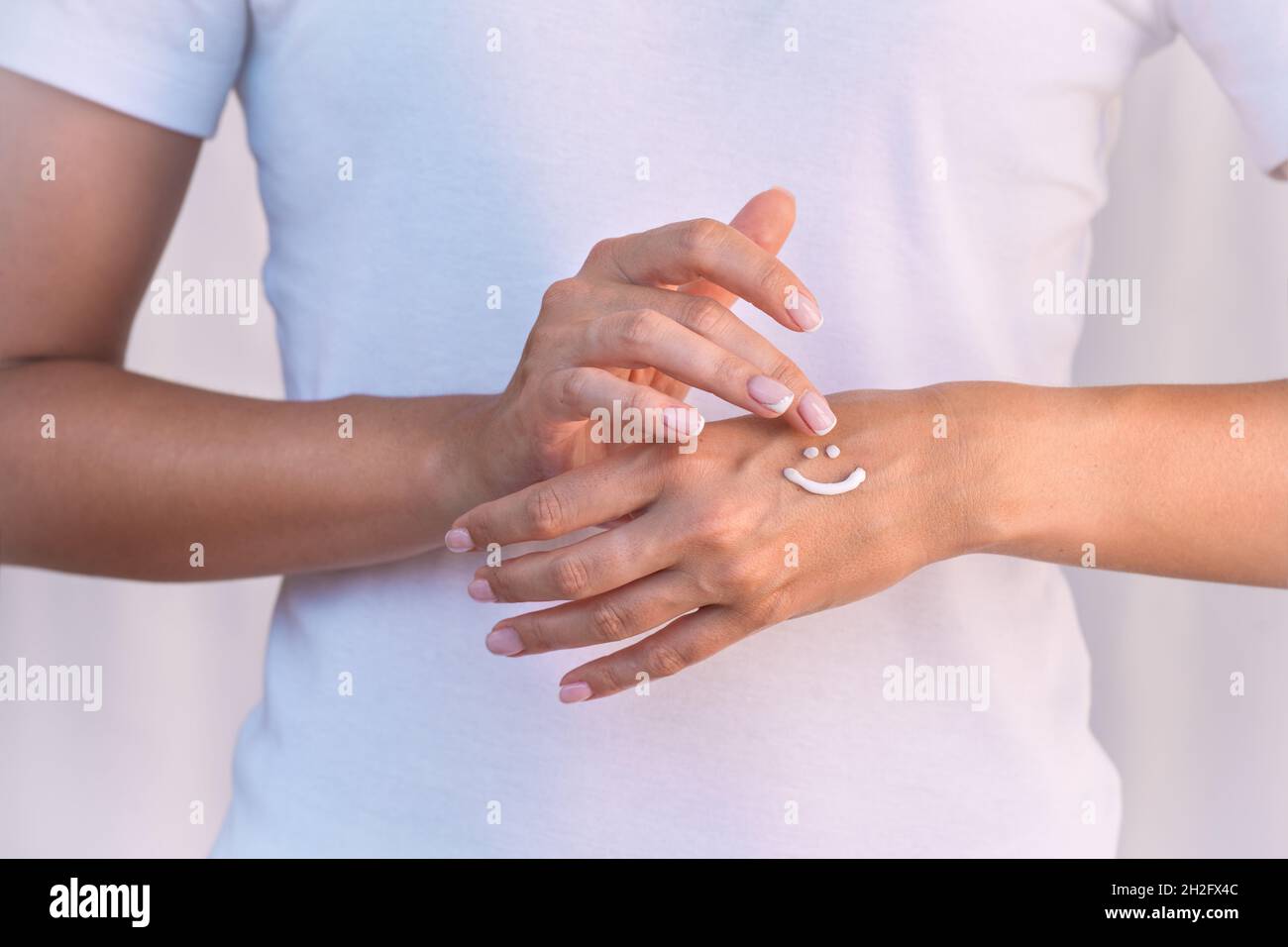 Hand skin hi-res stock photography and images - Alamy