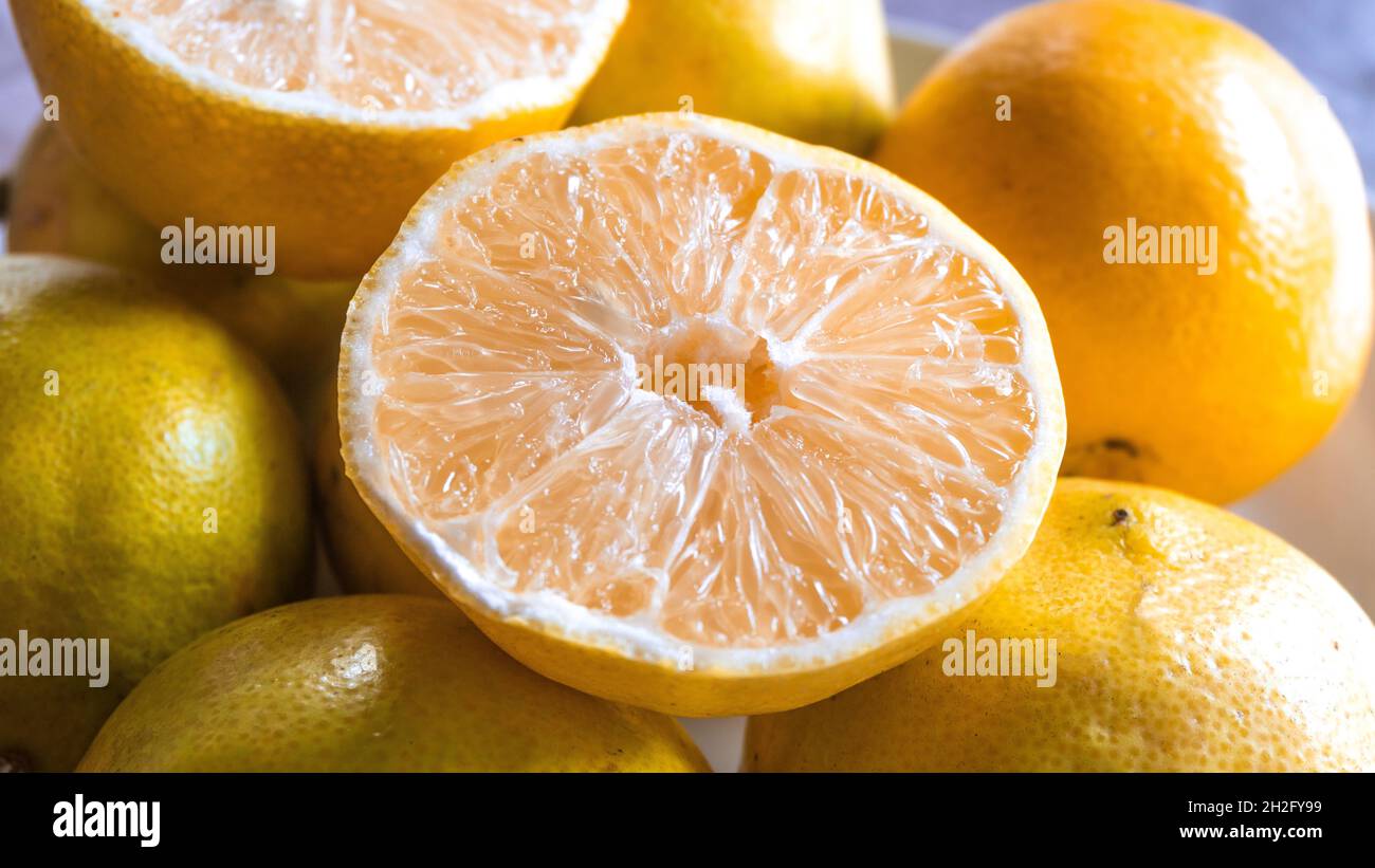 Closeup of lemons with sliced lemon on top Stock Photo - Alamy