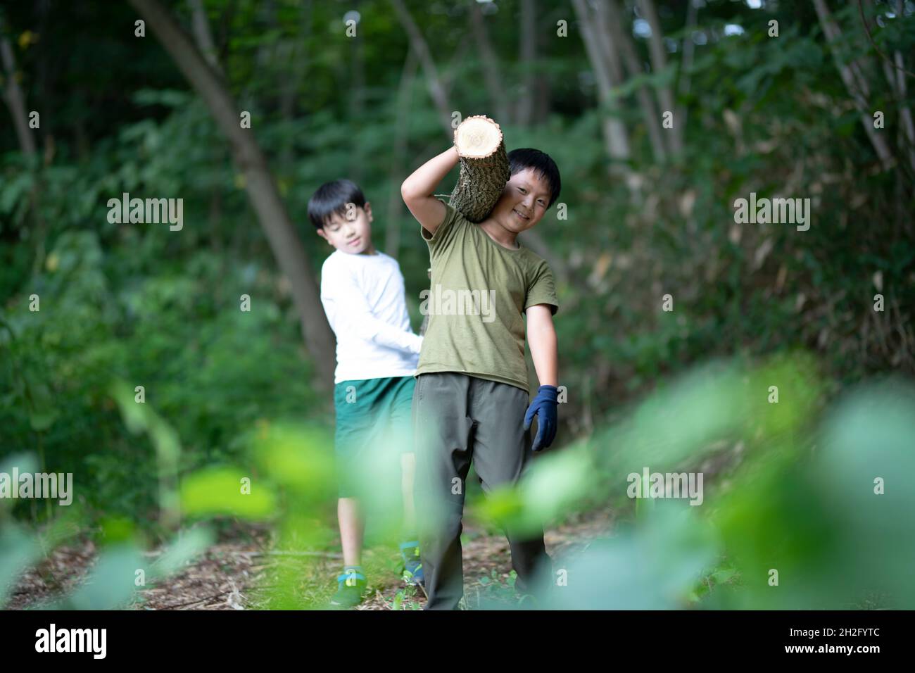 Children Carrying Log Stock Photo - Alamy