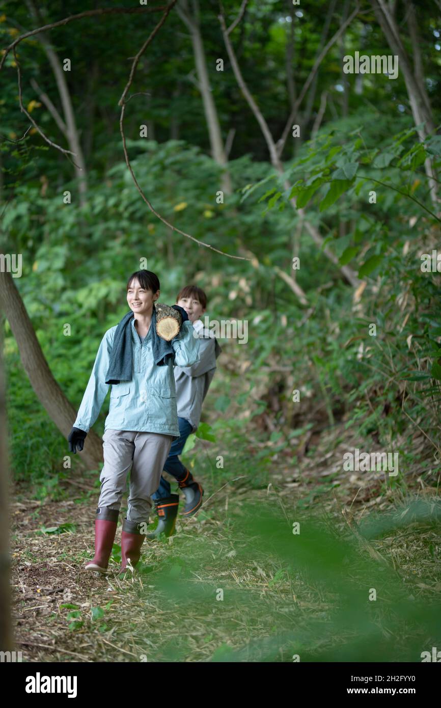 Women Carrying Log Stock Photo - Alamy