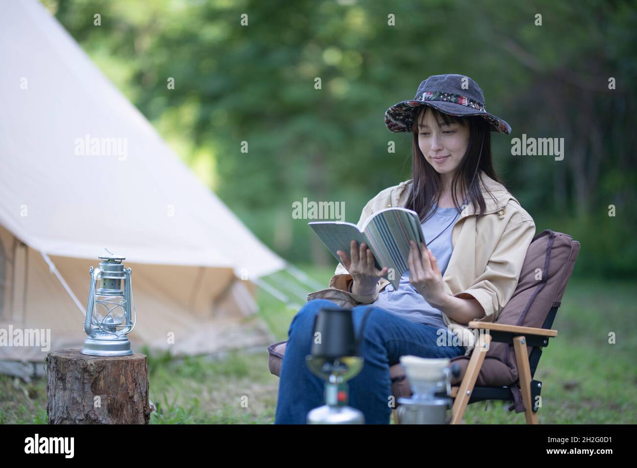 Solo camping hi-res stock photography and images - Alamy