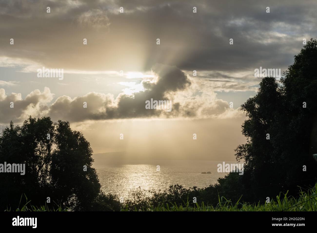 Sunrise dawn view west maui hi-res stock photography and images - Alamy