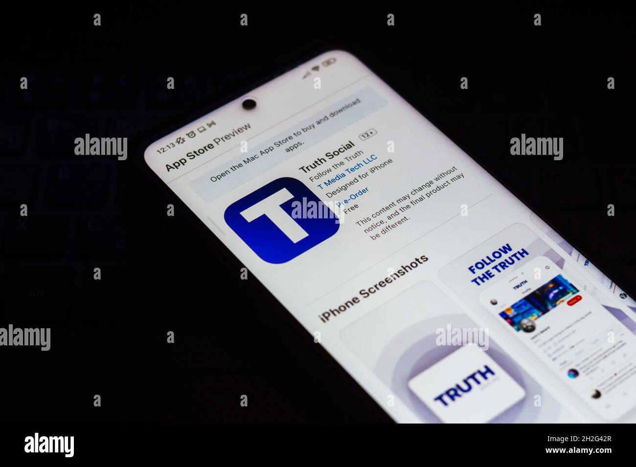 Truth social app hi-res stock photography and images - Alamy