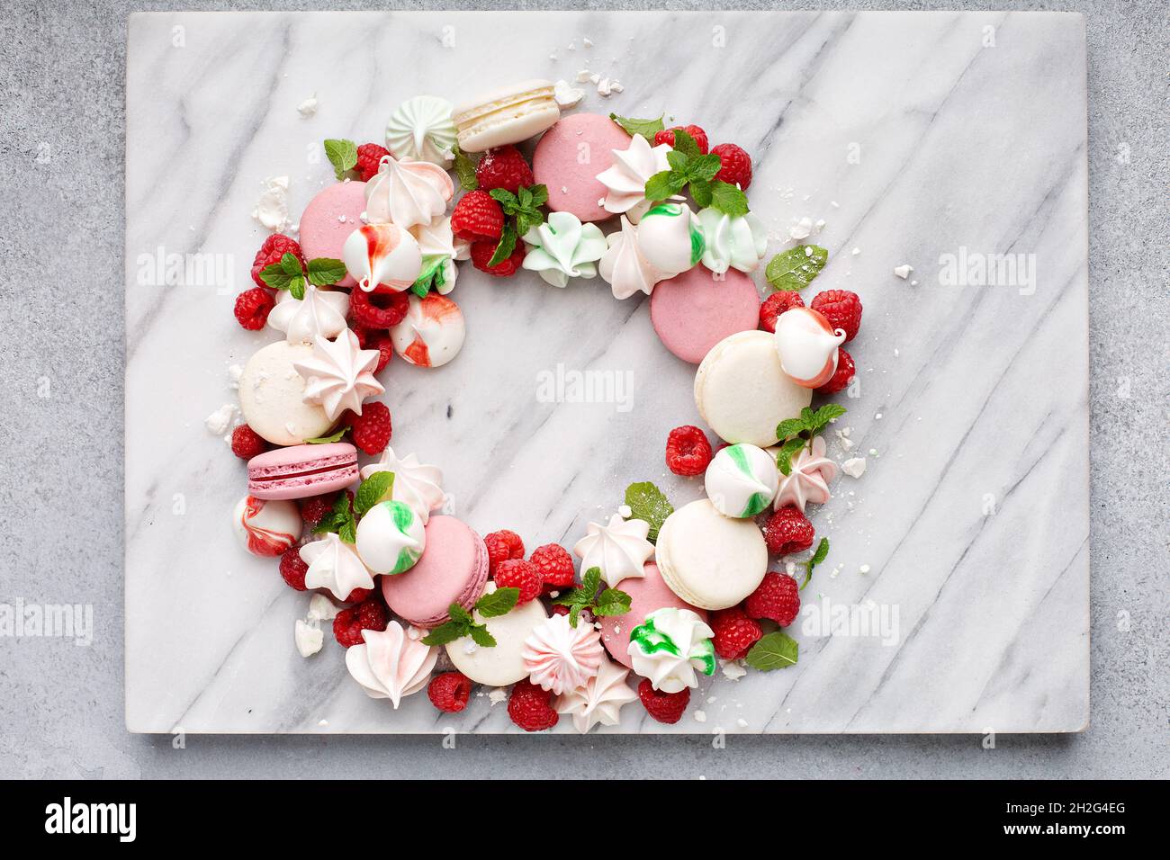 Christmas dessert wreath with macarons and meringues Stock Photo - Alamy