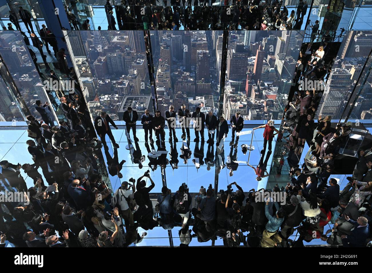 Outdoor Glass Elevator High Resolution Stock Photography and Images - Alamy
