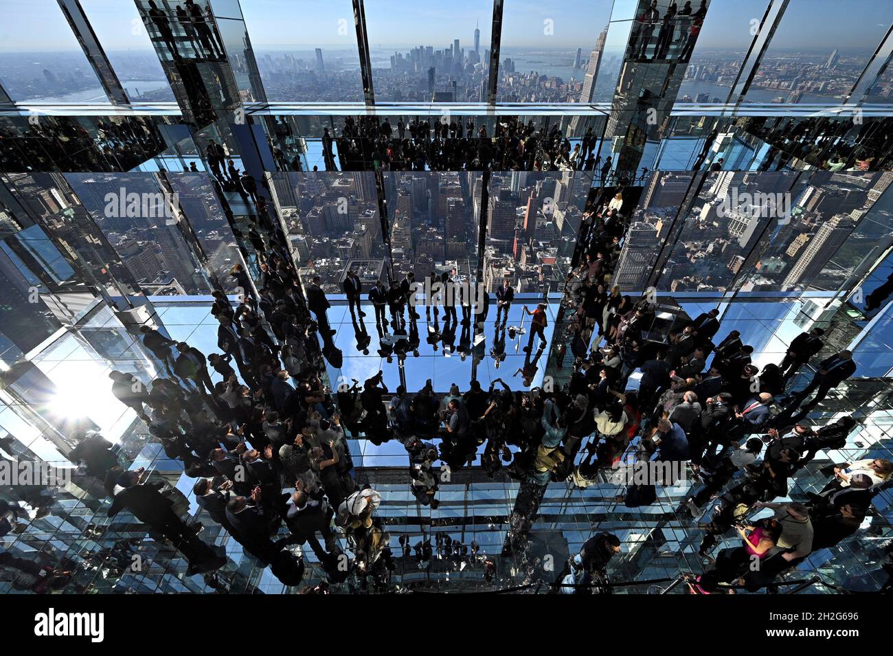 Outdoor Glass Elevator High Resolution Stock Photography and Images - Alamy