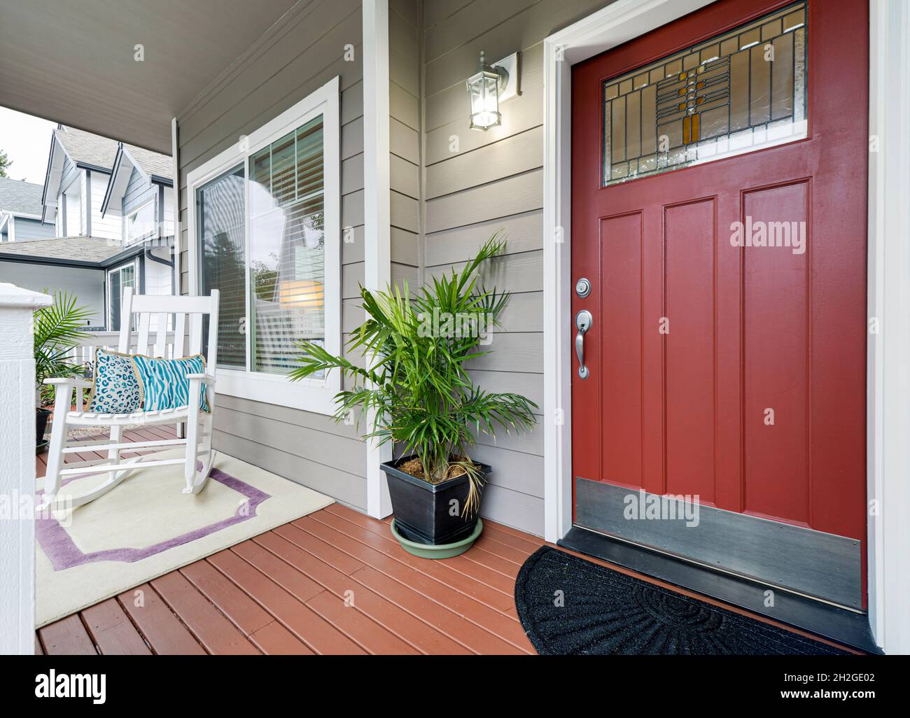 Modern residential front patio exterior Stock Photo - Alamy