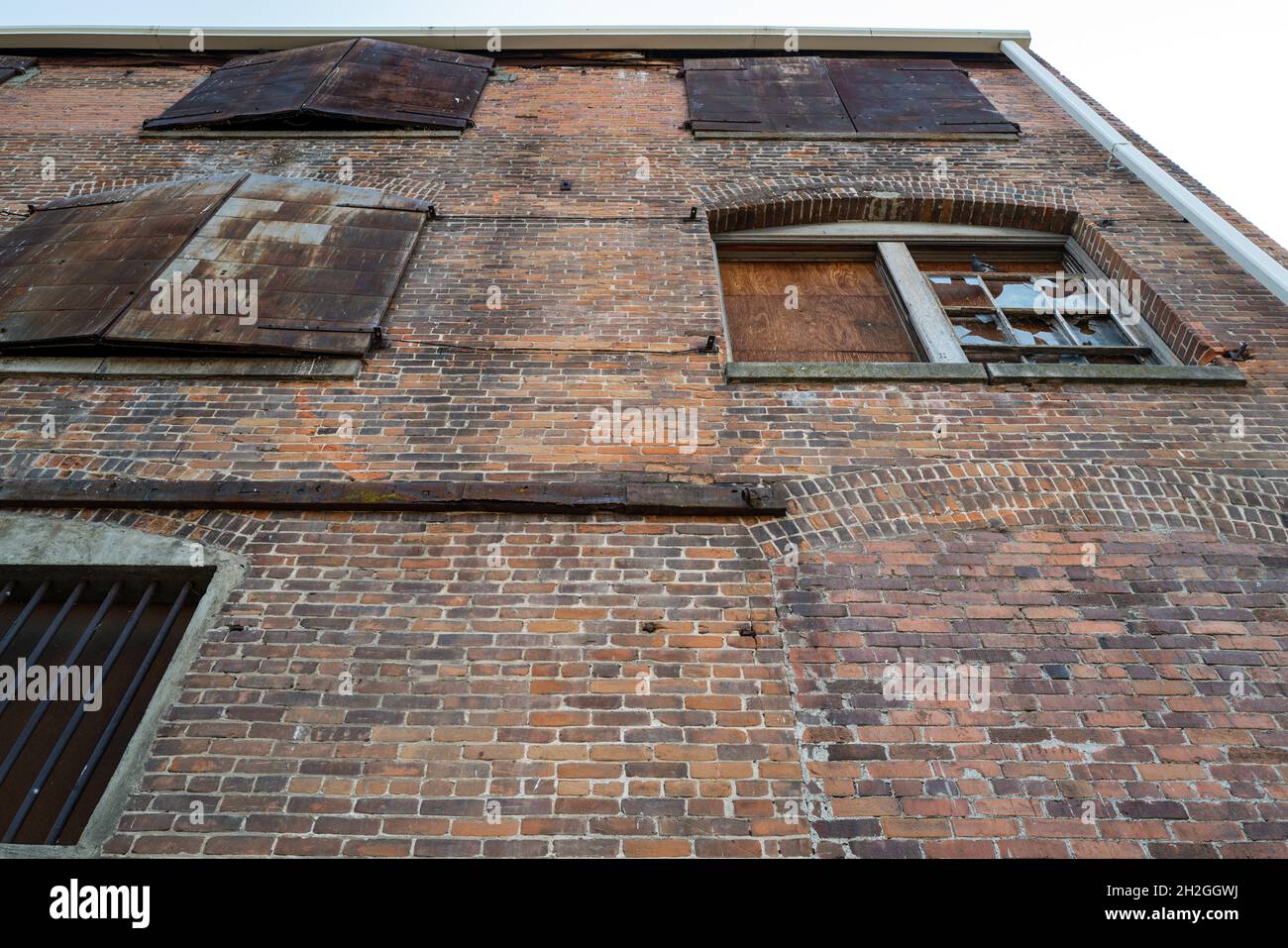 Metal barred windows hi-res stock photography and images - Alamy