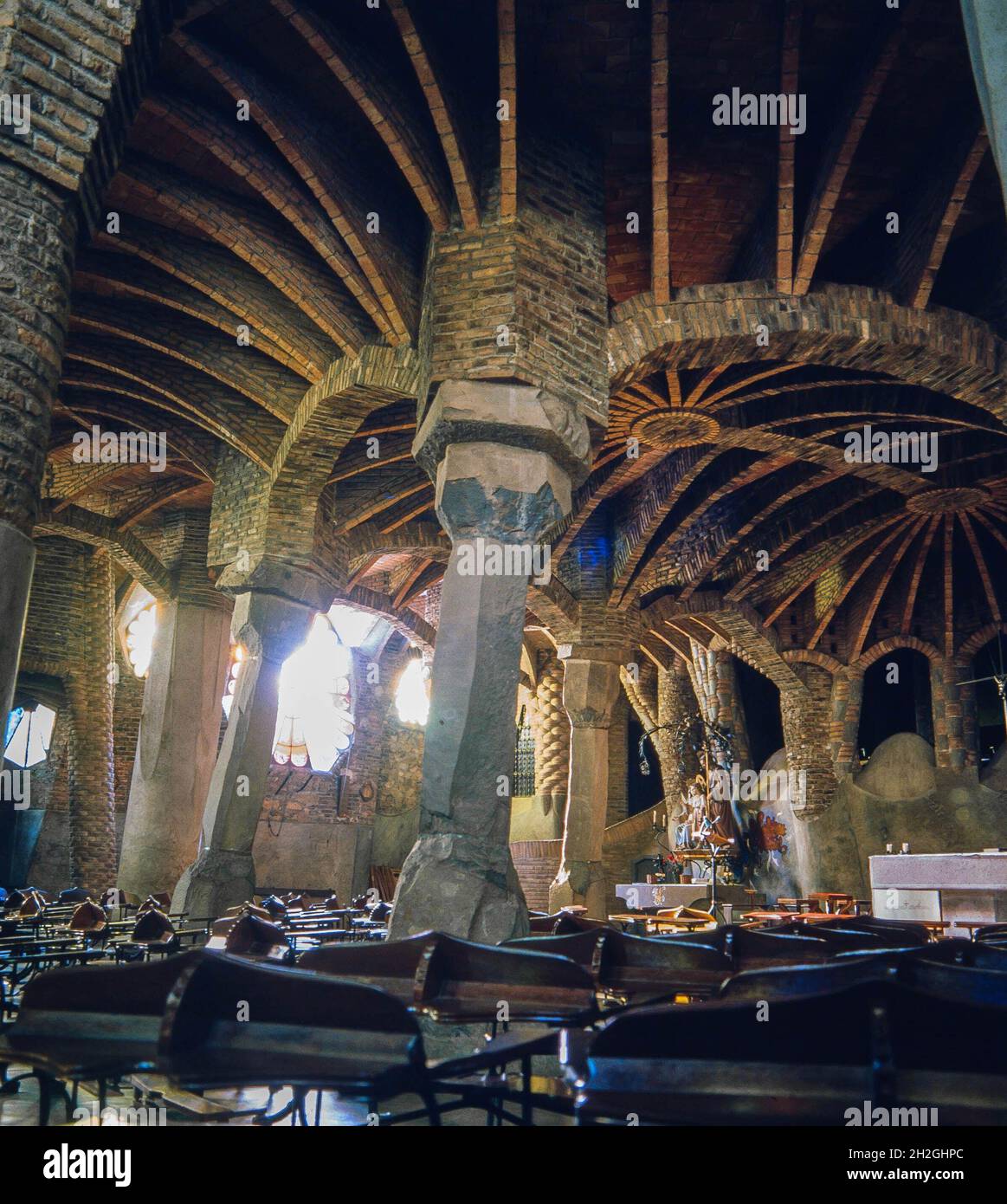 Antoni Gaudí / Edificio de la Cripta. Colonia Güell, situada en la ...