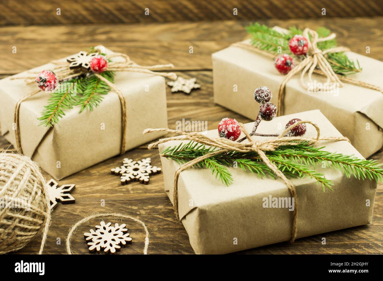 Zero waste christmas concept. handmade christmas gift boxes in craft ...