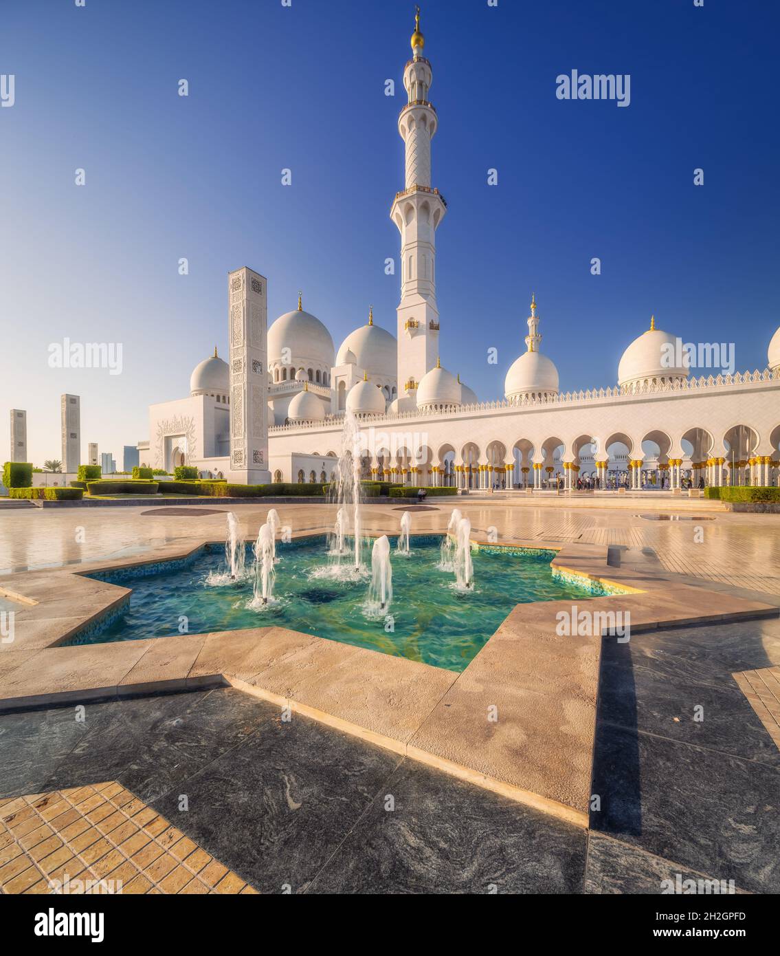 View of the garden of Sheikh Zayed Grand Mosque at day time, UAE Stock ...