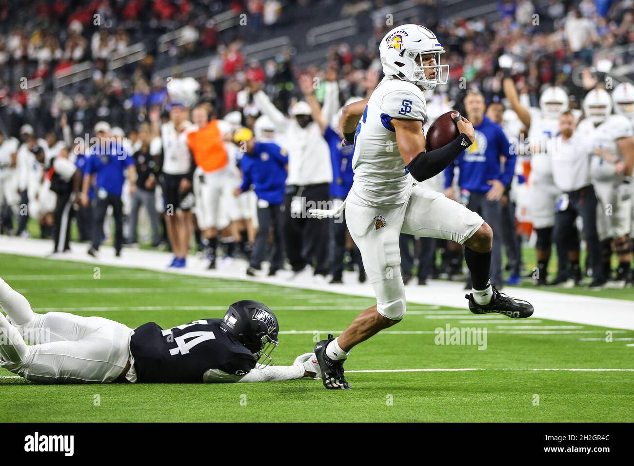 Las Vegas, NV, USA. 21st Oct, 2021. San Jose State Spartans quarterback ...