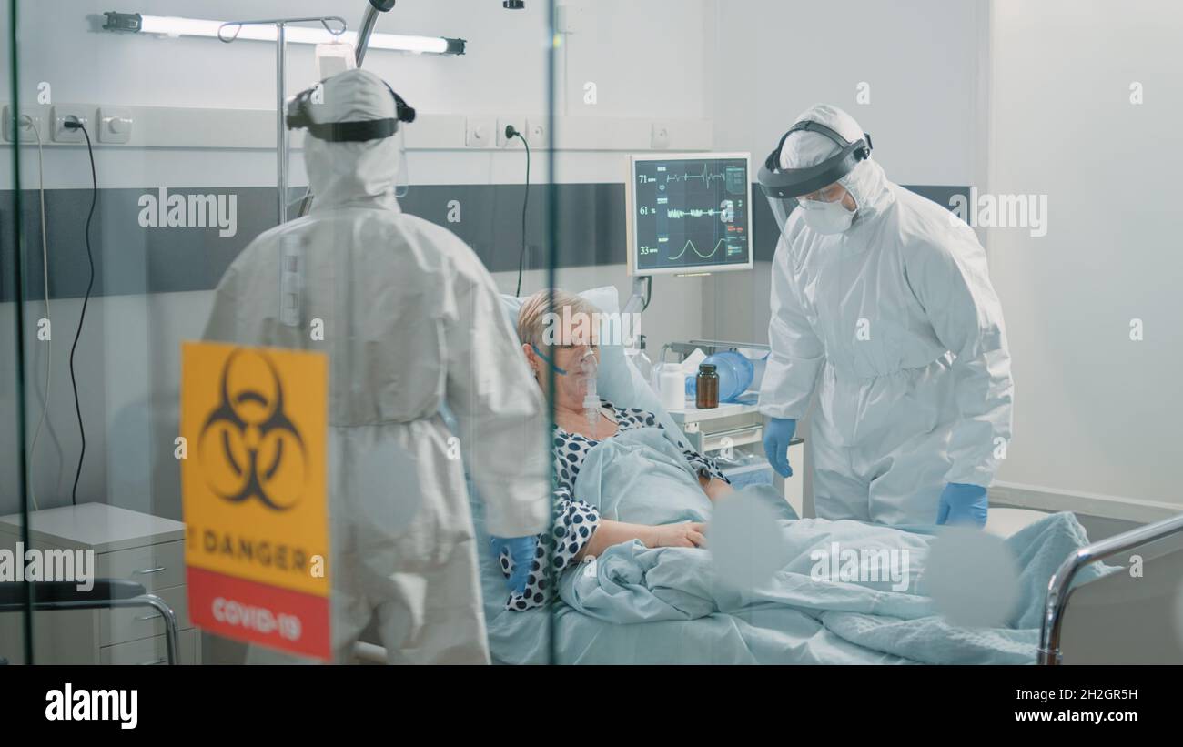Doctor hazmat suits hospital hi-res stock photography and images - Alamy