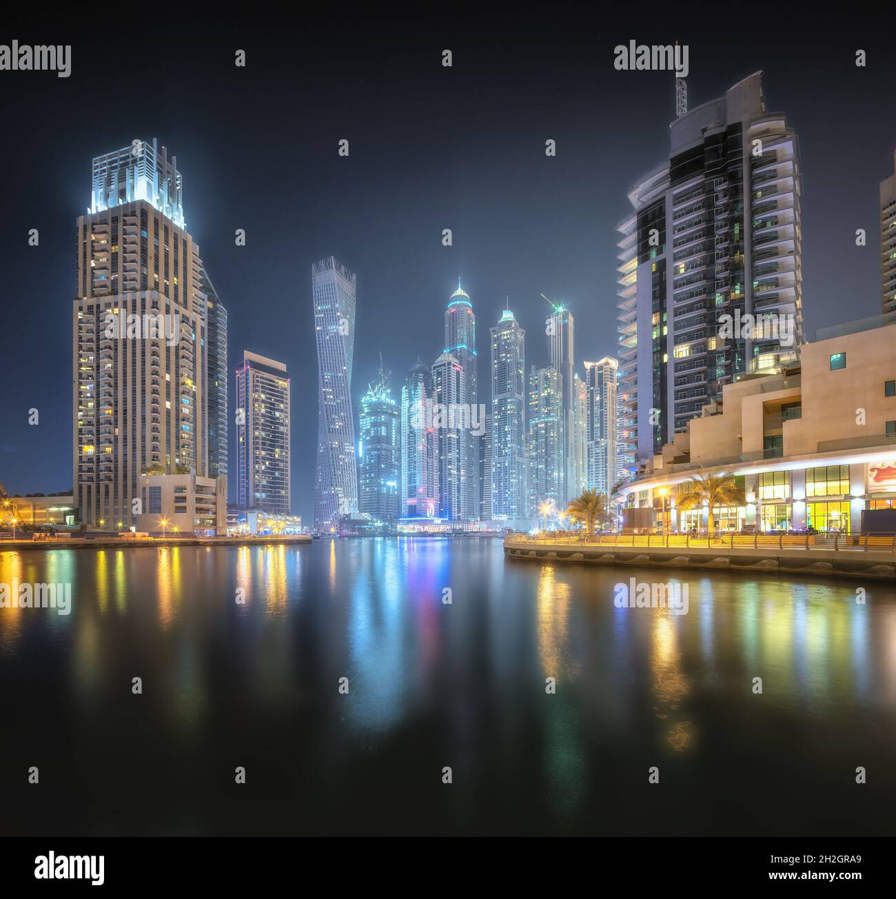 Night time panoramic view of Dubai Marina bay and city center, UAE ...