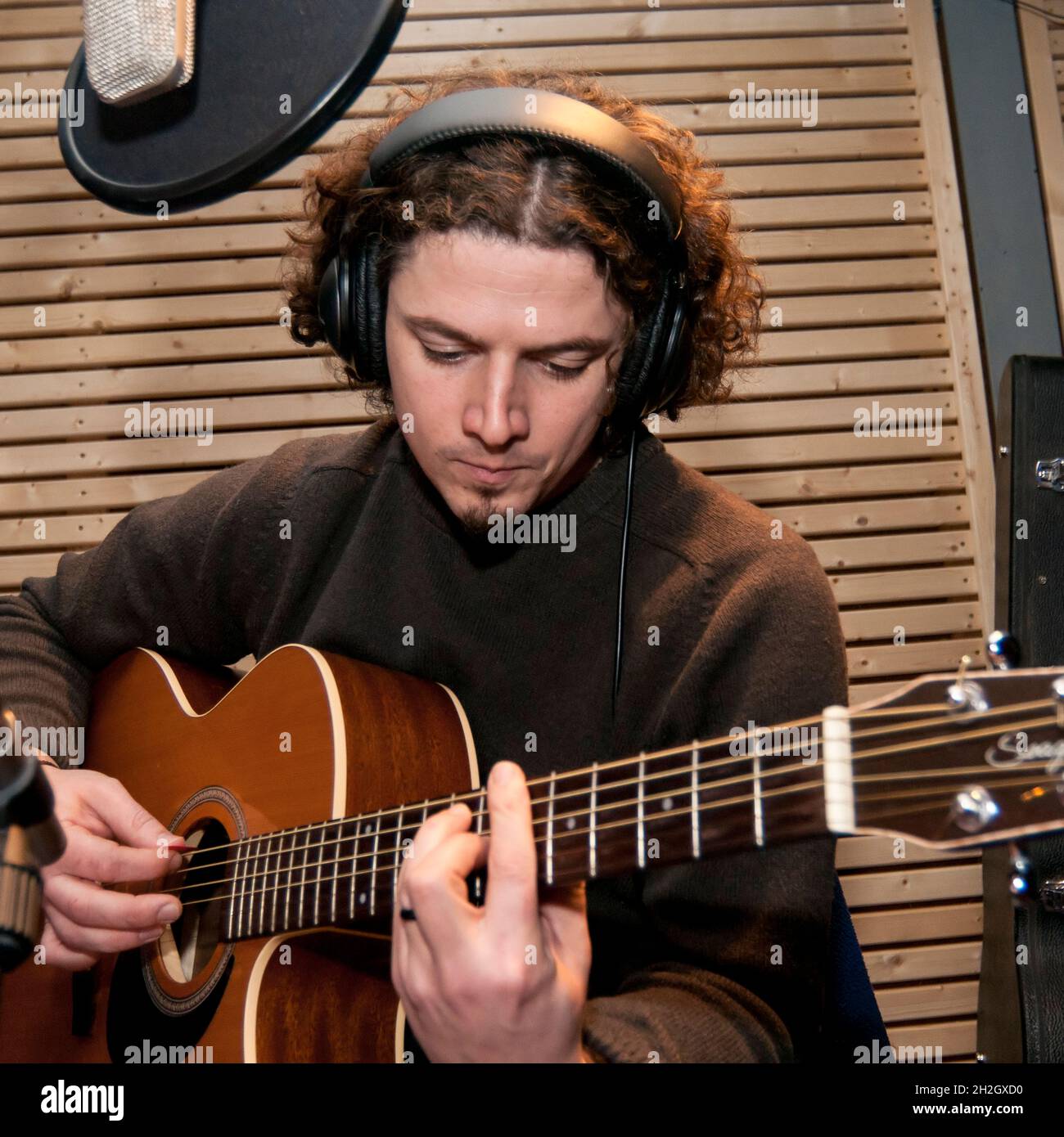 Guitar saddle hi-res stock photography and images - Alamy