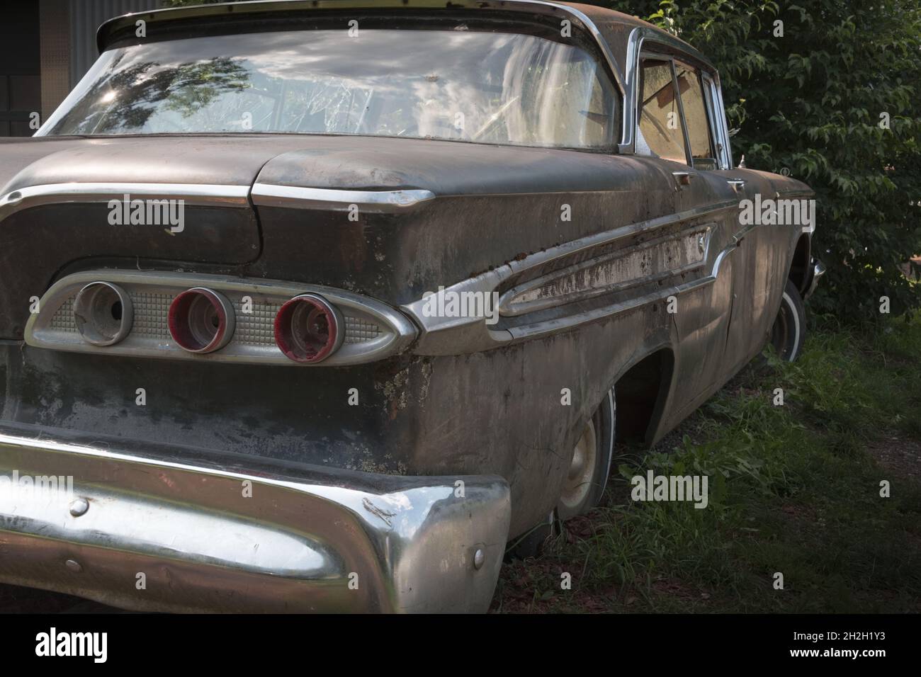The side view of an old rusted classic car hi-res stock photography and ...