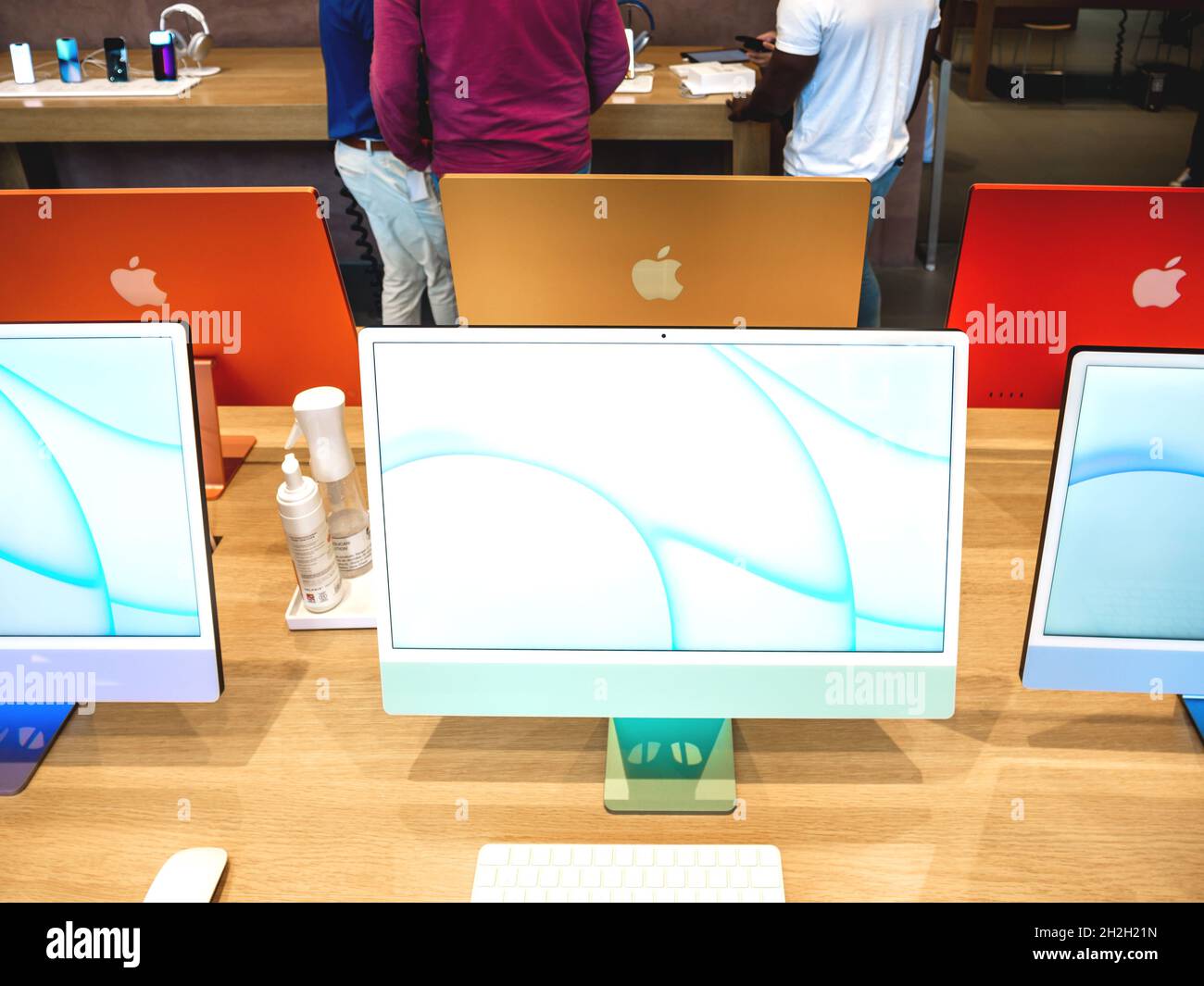 Apple logo on the new iMac colorful 2021 versions the all-in-one ...