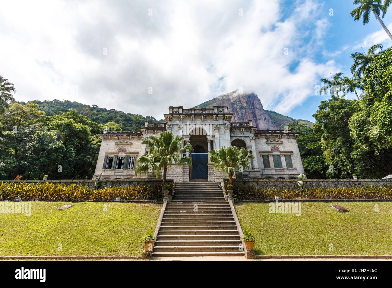 Lage park hi-res stock photography and images - Alamy