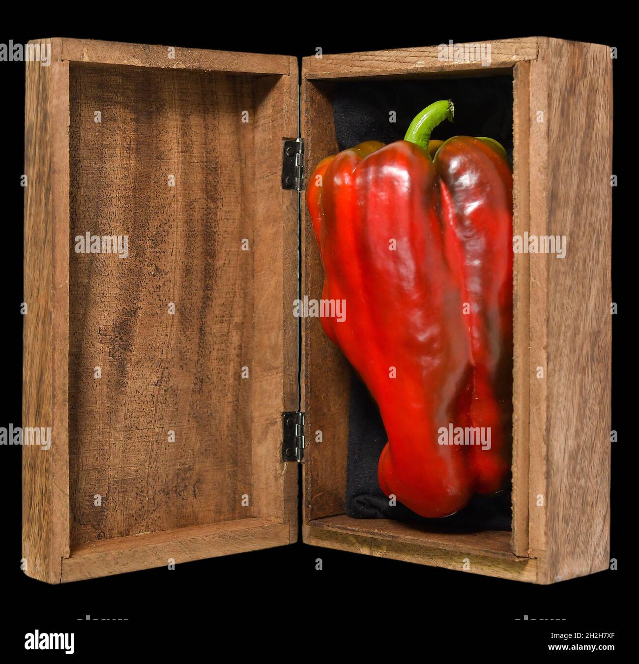 Sweet pepper in a box hi-res stock photography and images - Alamy
