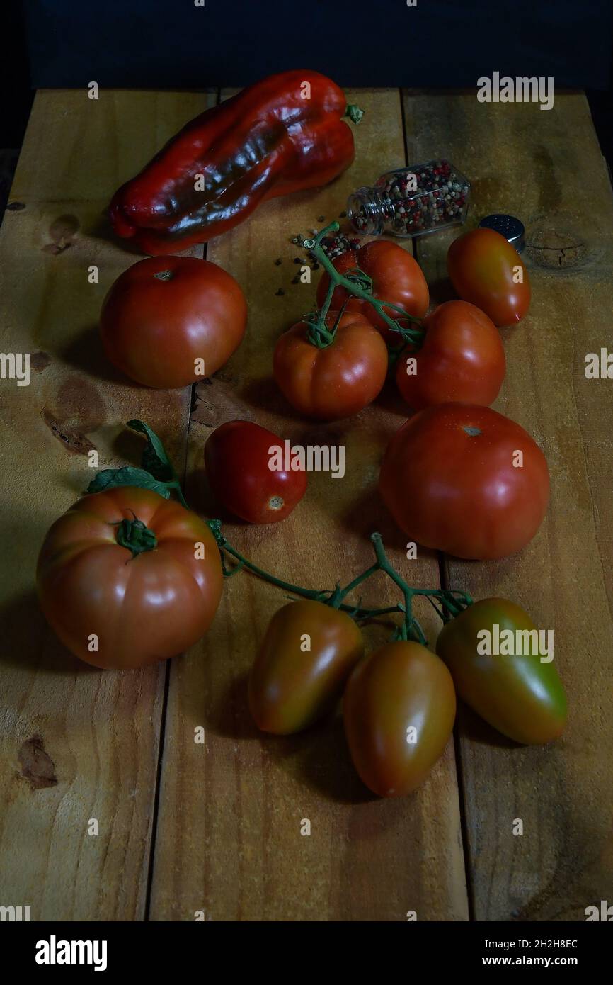Delicious red tomatoes, summer farm farm tray Stock Photo - Alamy