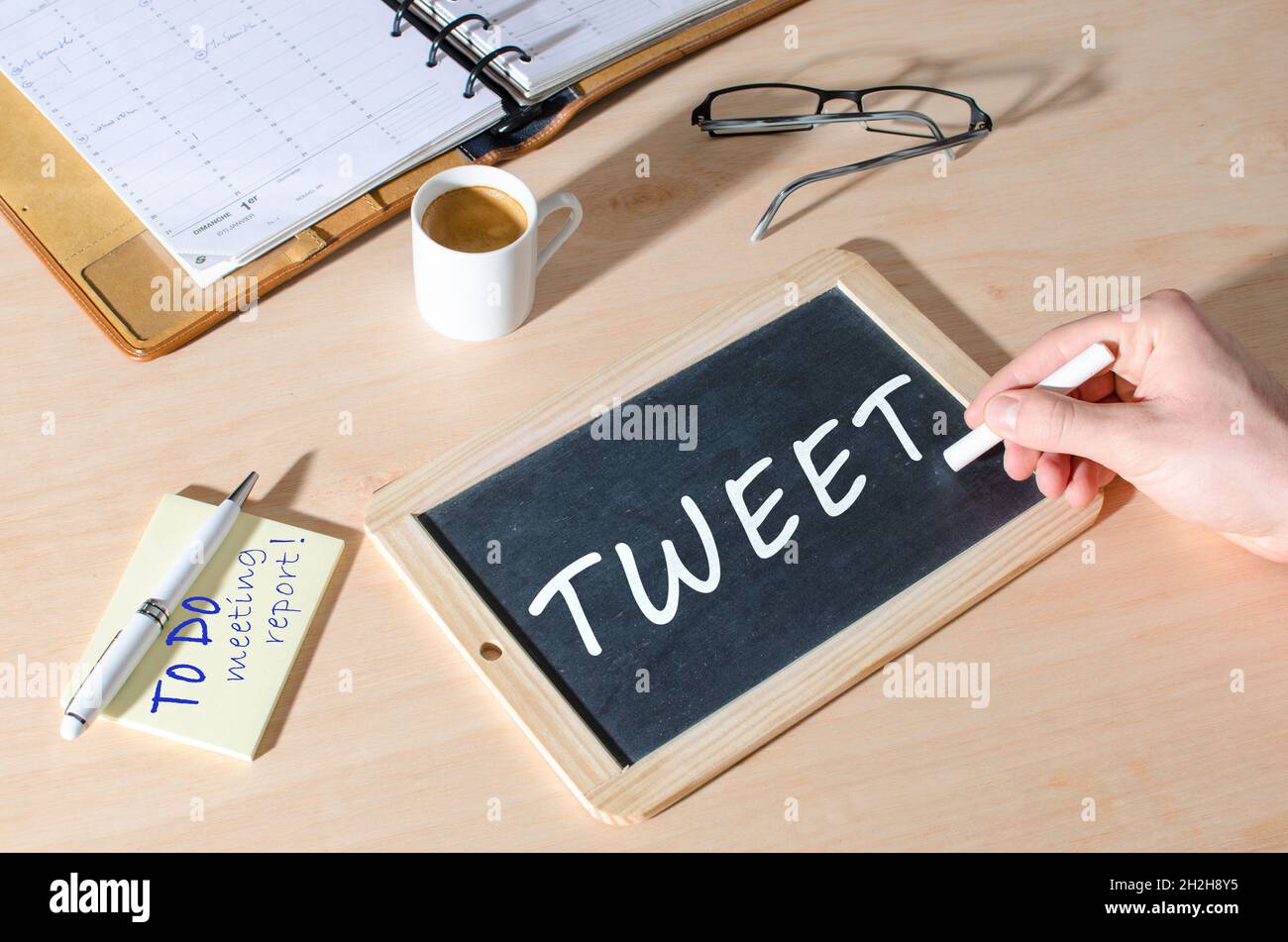 Hand and tweeting hi-res stock photography and images - Alamy