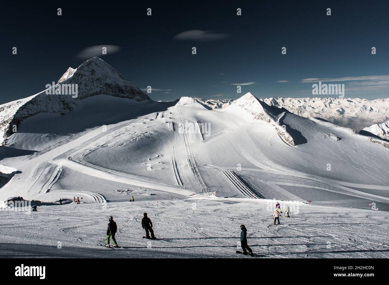 View of the Hintertux Glacier near Mayrhofen Stock Photo - Alamy