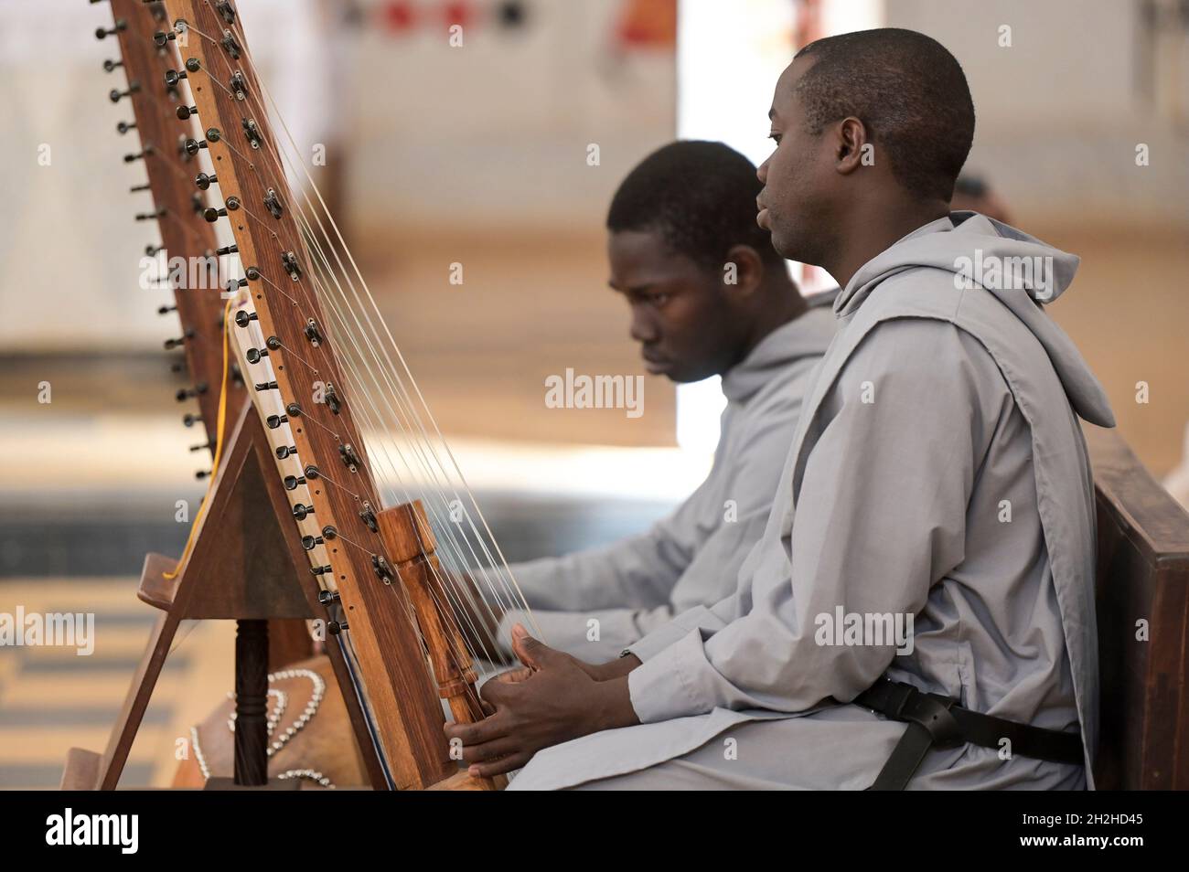 Christian monks praying hi-res stock photography and images - Alamy
