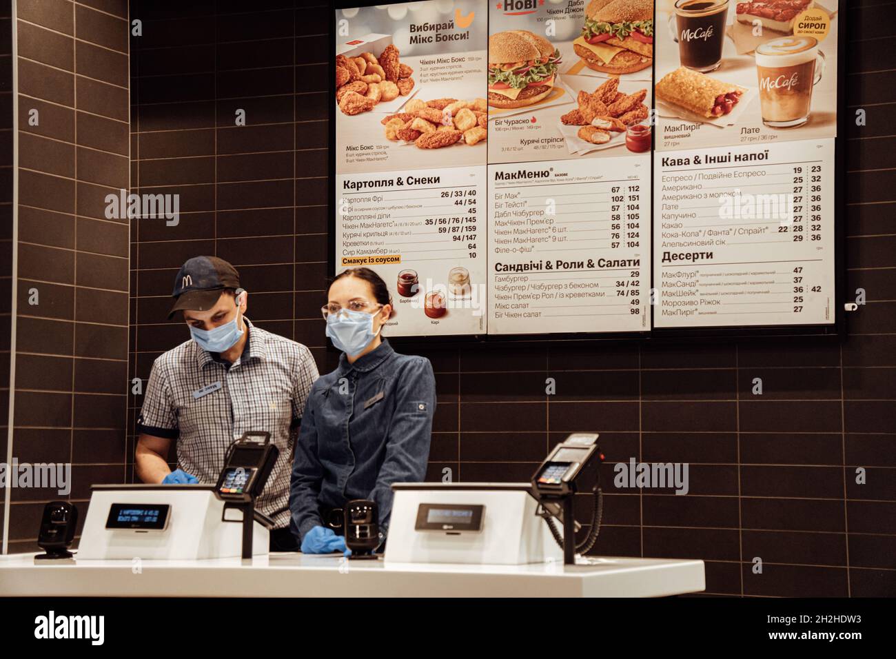 Mcdonalds cashier hi-res stock photography and images - Alamy